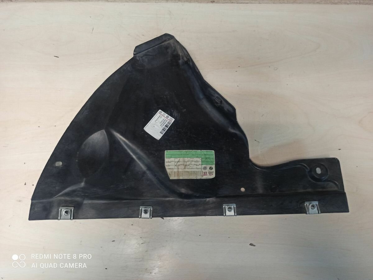 Защита двигателя левая Volkswagen Passat B5 8D0863821E