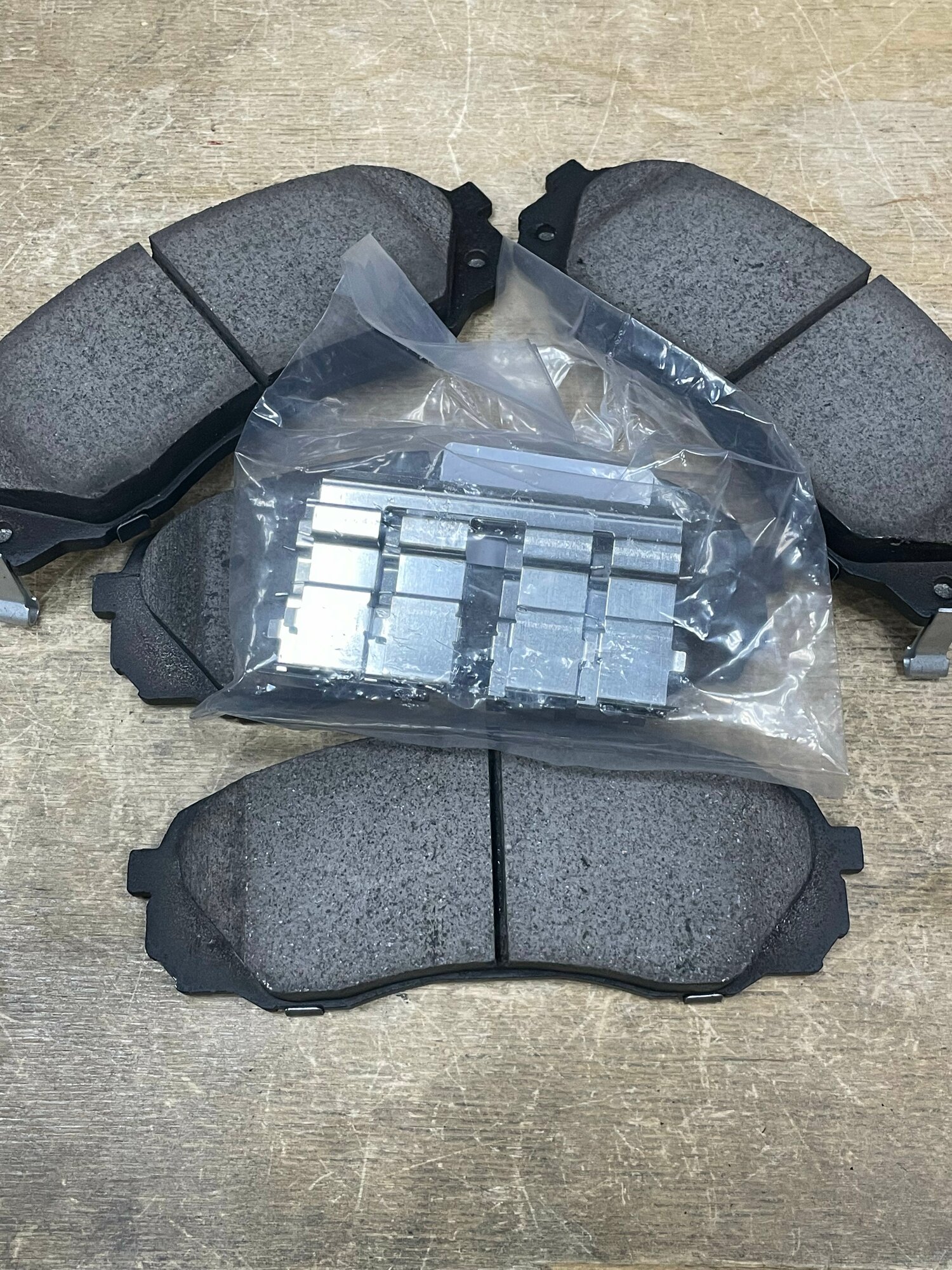 Передние тормозные колодки керамика hyundai starex H1 urban z17-1566