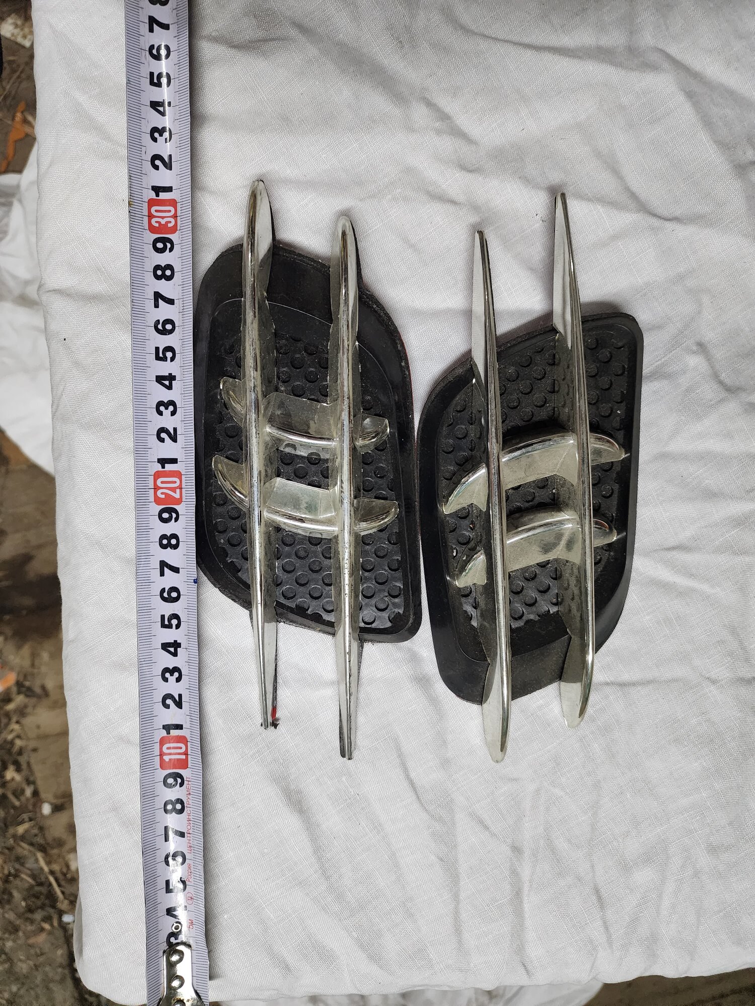 Накладки на Крыло Жабрый Черные Хром (2 Шт.) - Стильная Защита Вашего Автомобиля арт. vent02