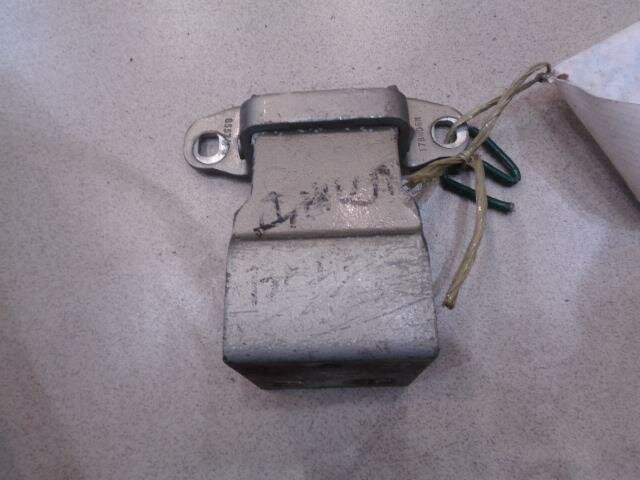 Петля двери багажника нижняя от Jeep Cherokee KJ 2001-2007