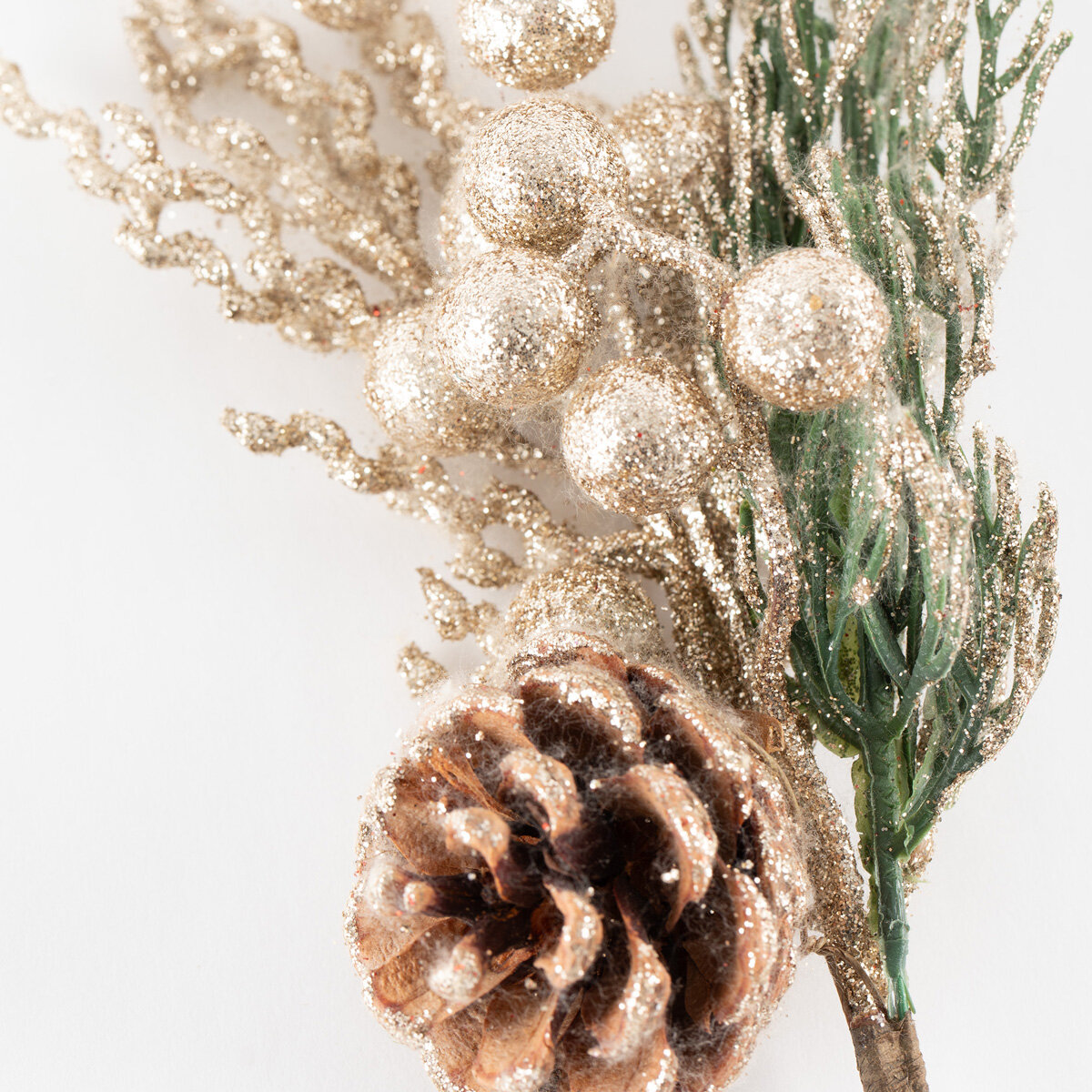 "Blumentag" VDD-48 Веточка декоративная с шишкой и ягодами 1 шт. 30 см 01