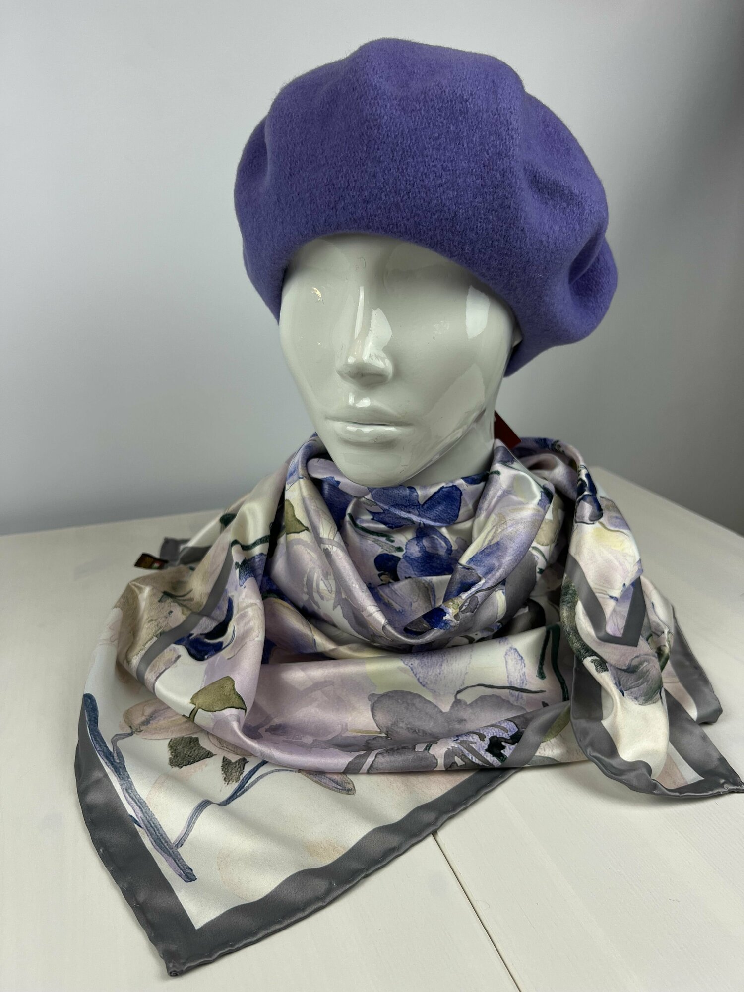 Комплект с головным убором Осень-зима 2025 для женщин