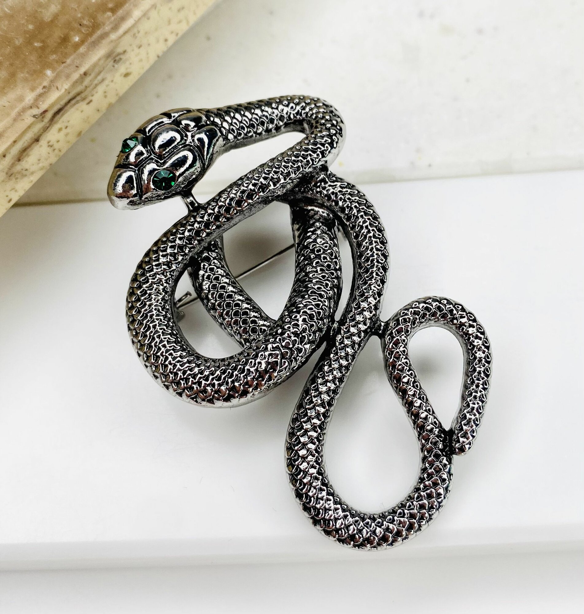 Брошь, стразы, искусственный камень