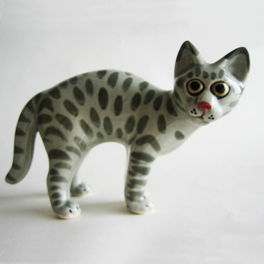 Фаянсовая скульптура кошка Египетская мау 2