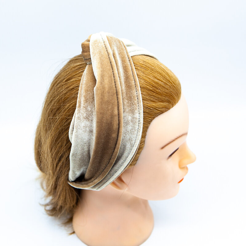Повязка для волос "Солоха", на резинке, из бархата бежевого цвета