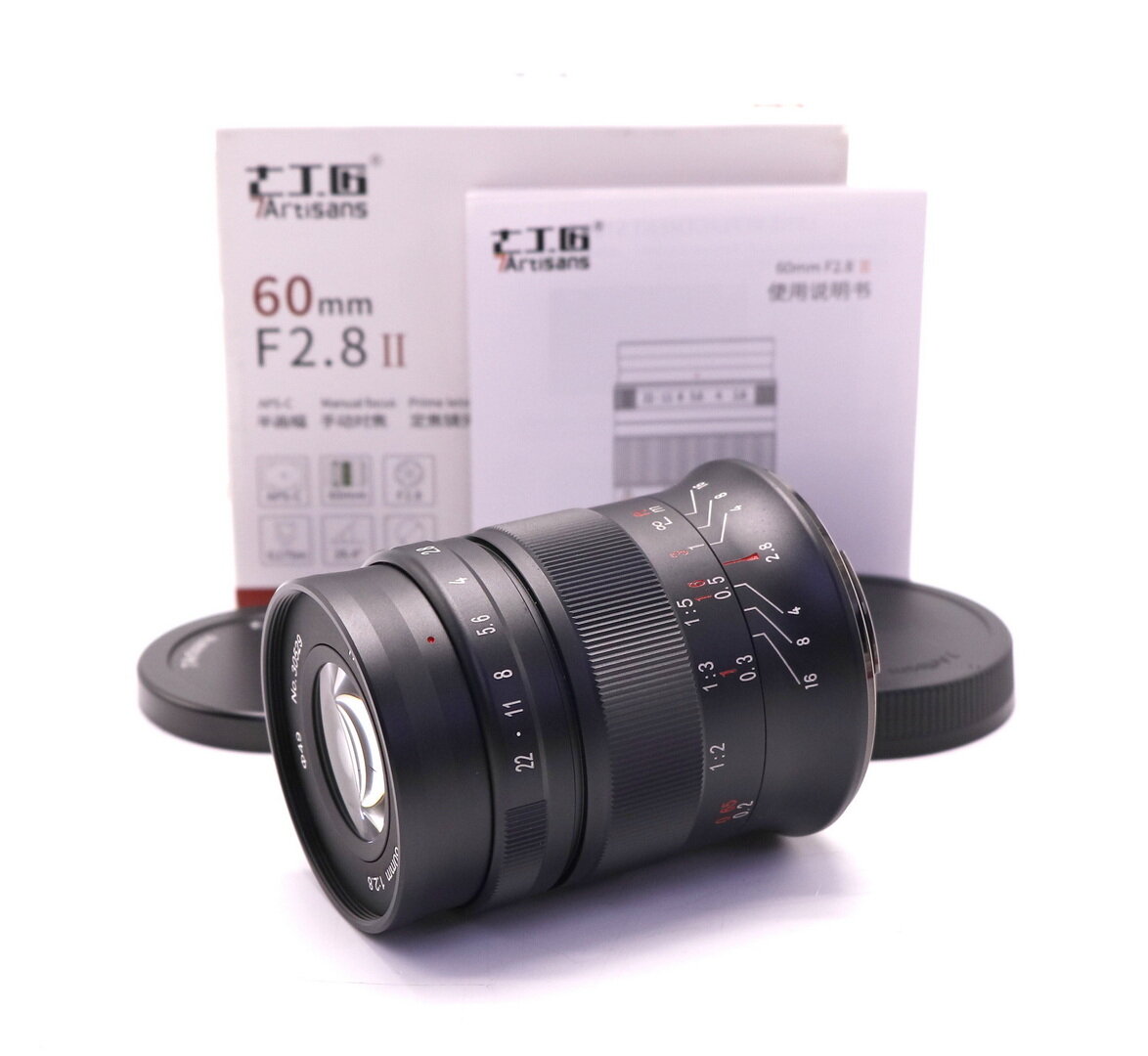 Объектив 7Artisans 60mm f/2.8 Mark II Canon EOS-M в упаковке
