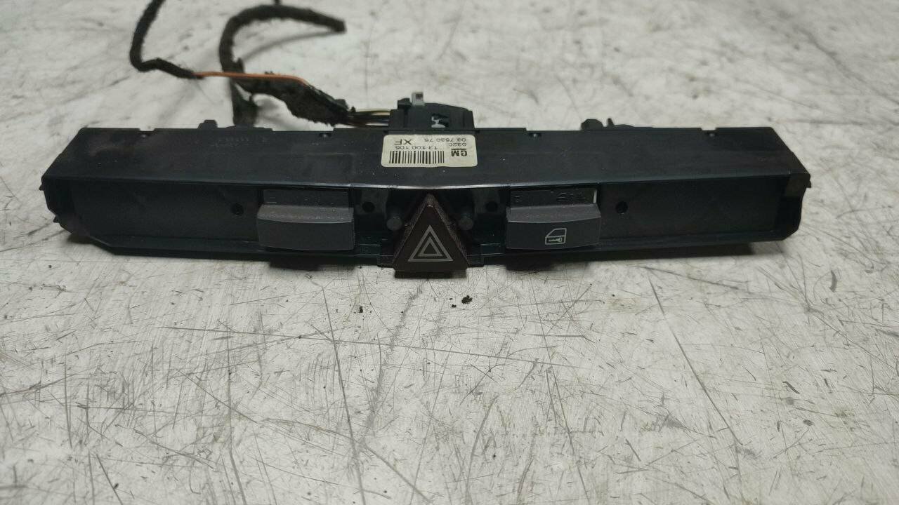 Блок кнопок Opel Astra H рест. (2006 - 2014) 13100105