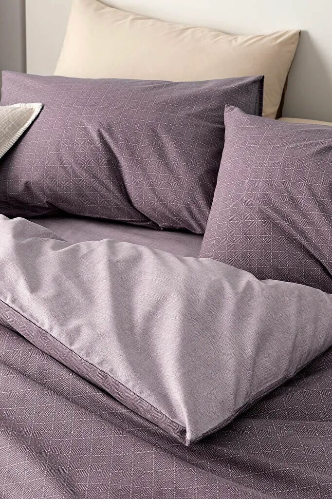 Постельное белье семейное. 2 пододеяльника 160х220 + 2 наволочки 50х70 + простынь 240х260. Цвет: Сливовый