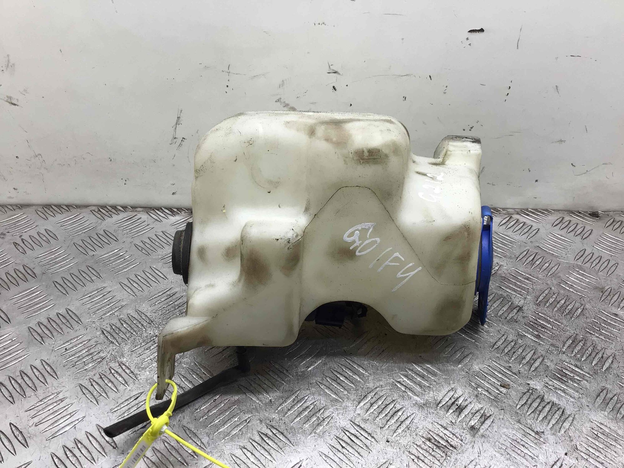 Б/У Бачок омывателя Volkswagen Golf 4 поколение (1997-2004) 2003 г.