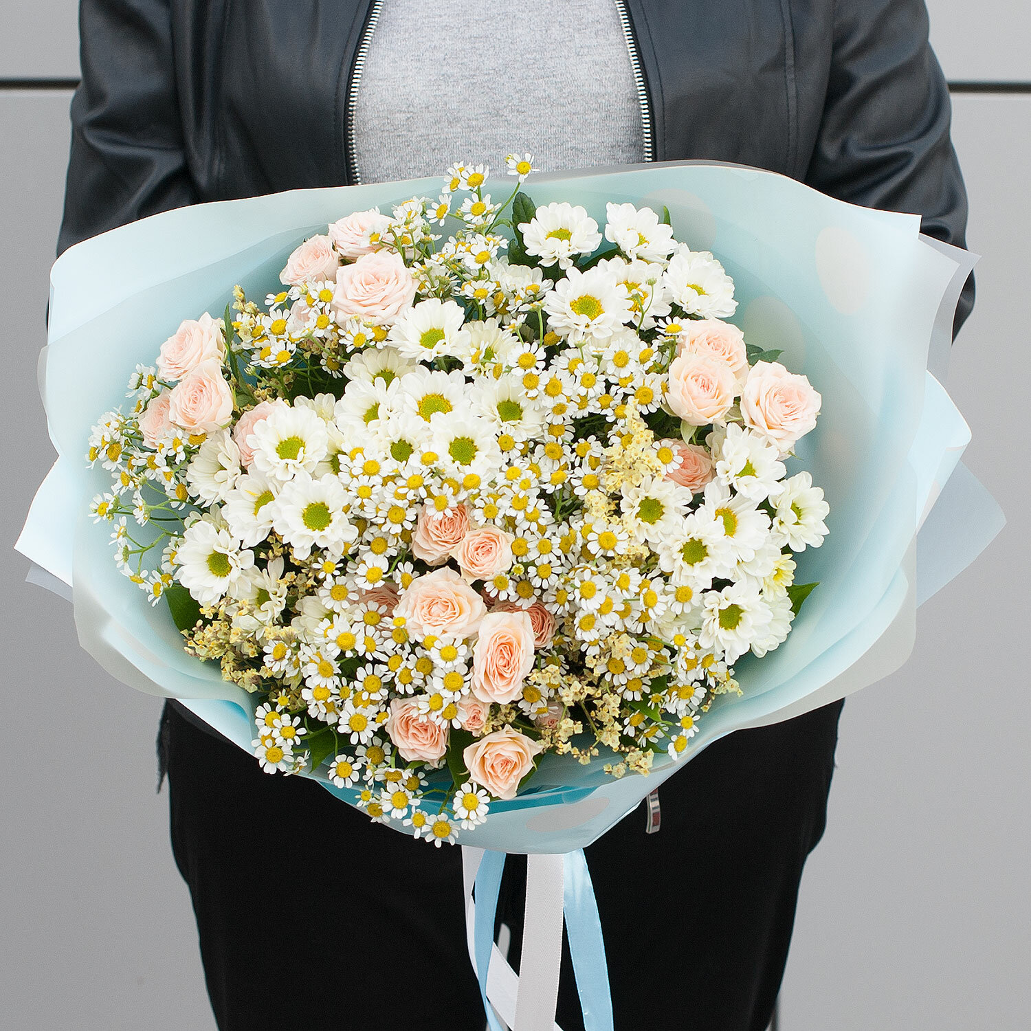 Букет цветов Charlotte "Натюрель", сборный, 5 цветов, высота 50 см