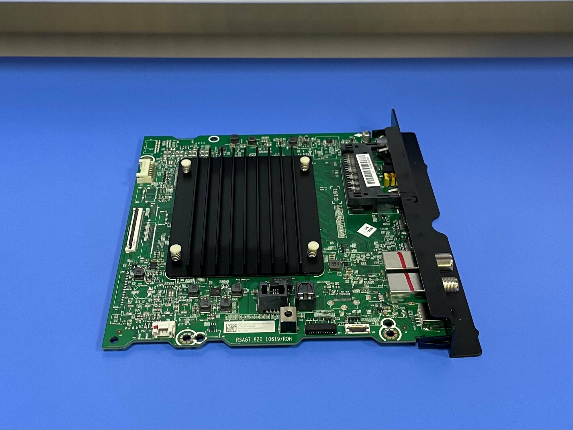 Основная плата RSAG7.820.10619/ROH телевизора Toshiba 65C350KE