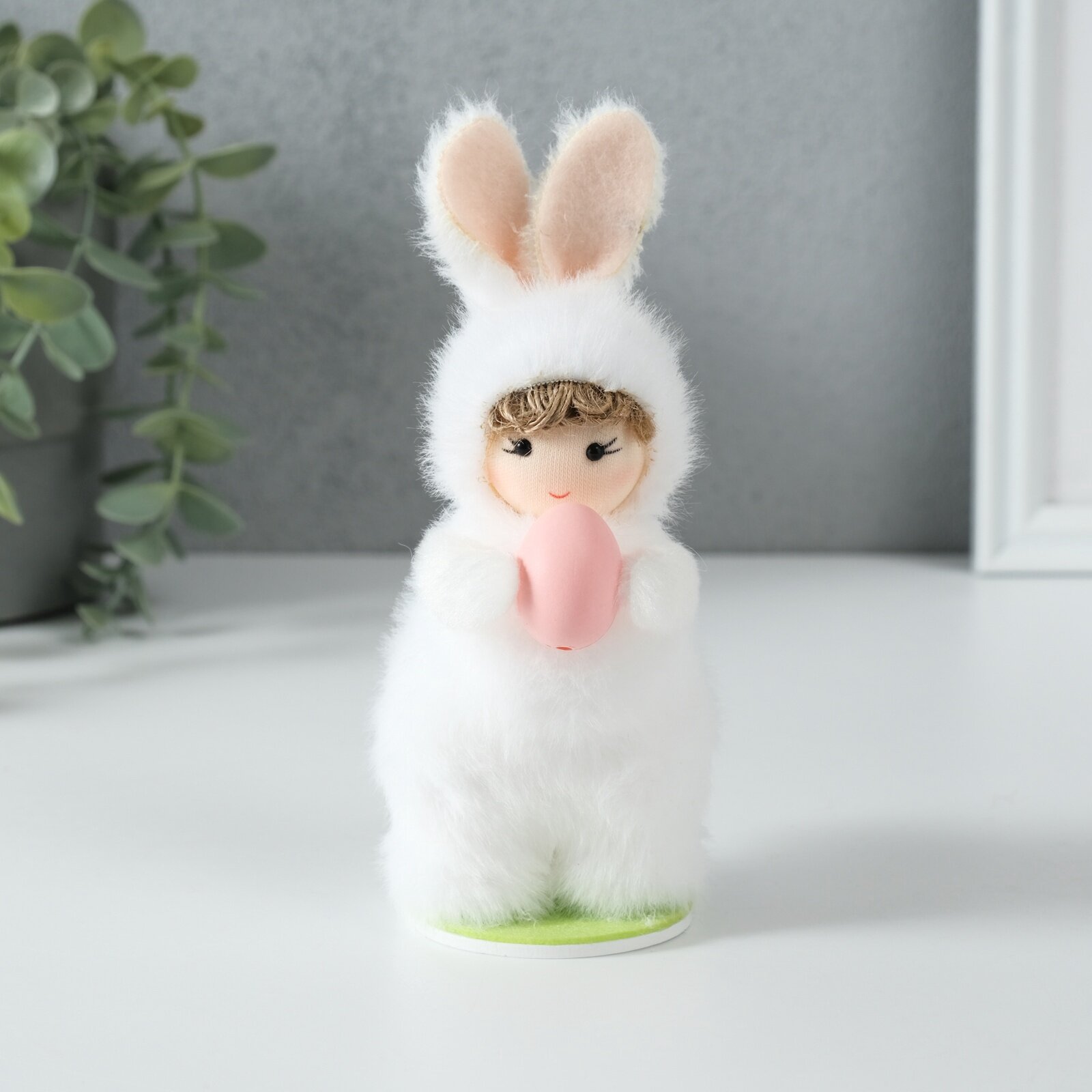 Интерьерная кукла текстильная «Малыш в костюме зайчика с яйцом», 6×7×15 см