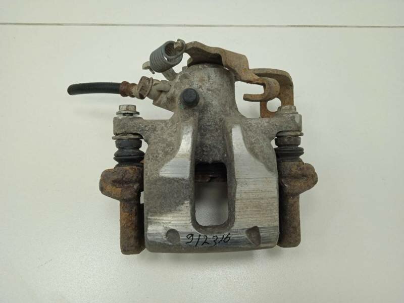 Суппорт задний левый Toyota Corolla E180 2013