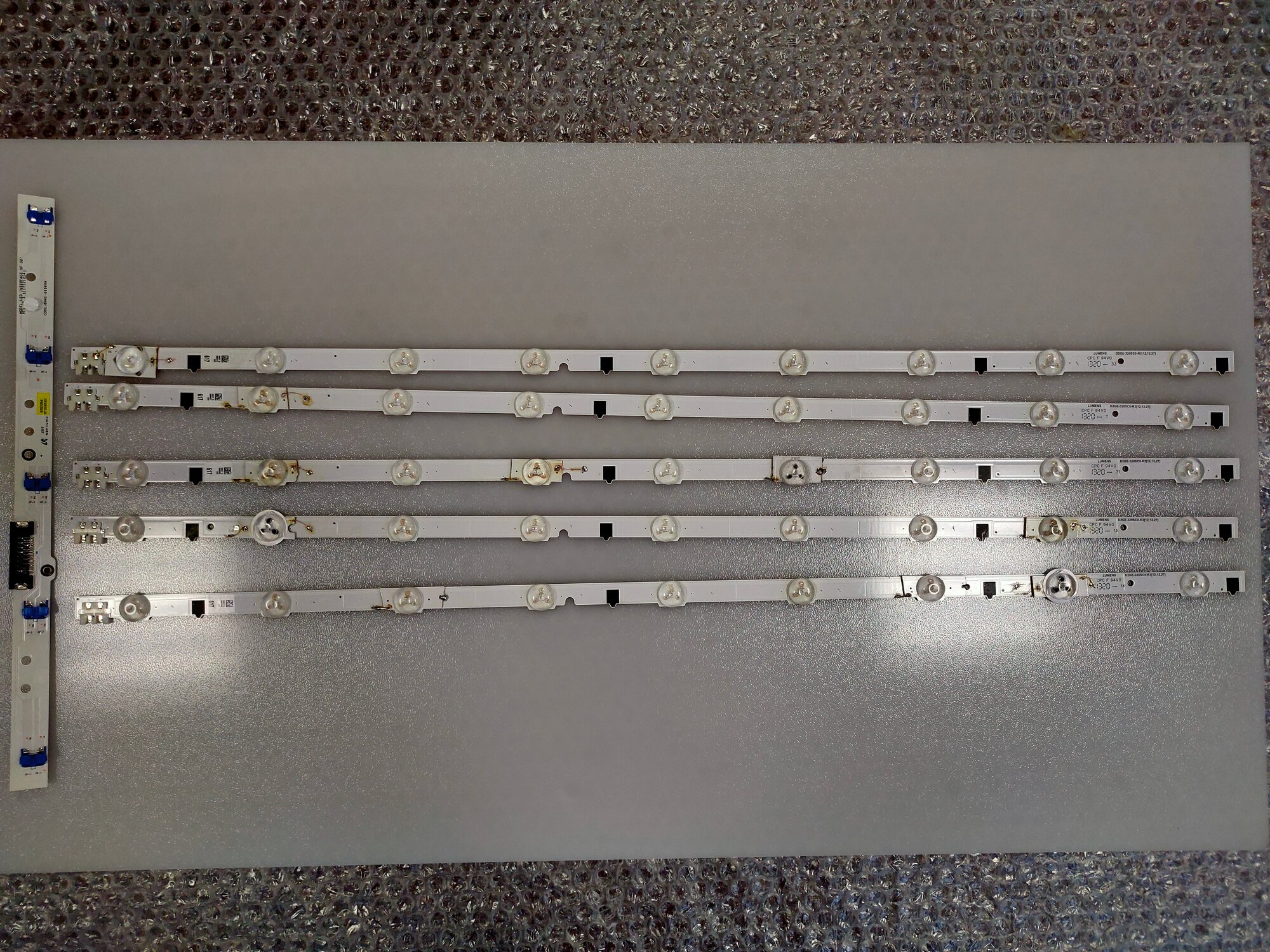 Комплект подсветки (D2GE-320SC0-R3) для телевизора UE32F4000AW с разборки