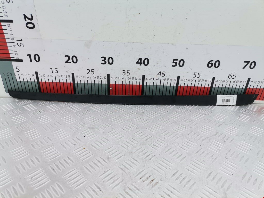 Накладка (молдинг) лобового стекла Volkswagen Golf 3 1E0853706B арт. 2058647