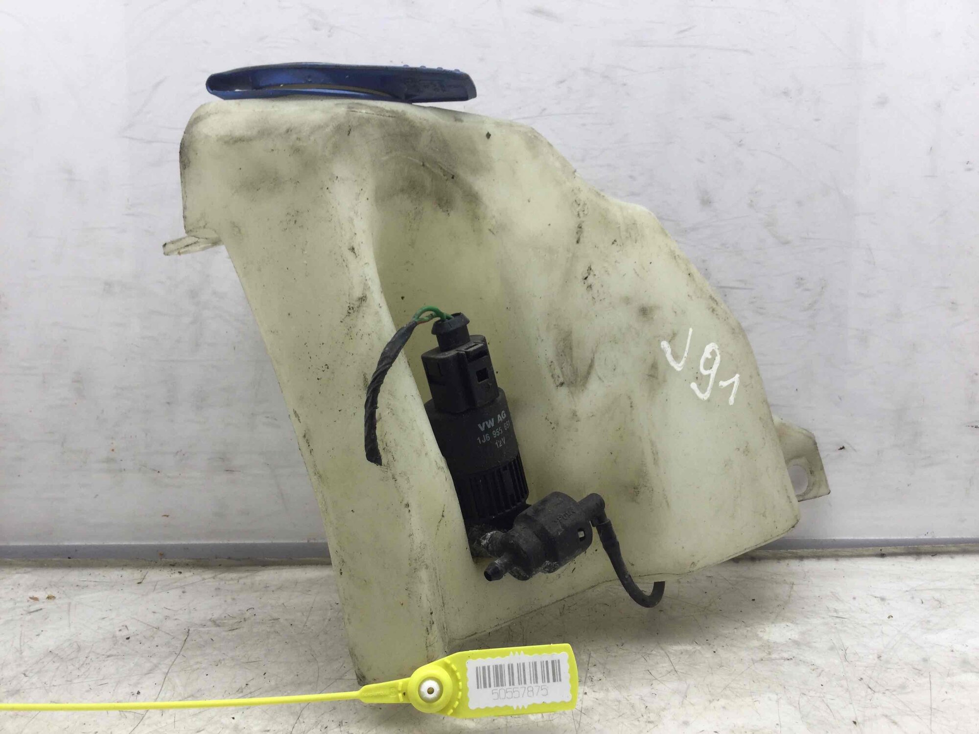 Б/У Бачок омывателя Volkswagen Polo 4 поколение (2001-2005) 2002 г.