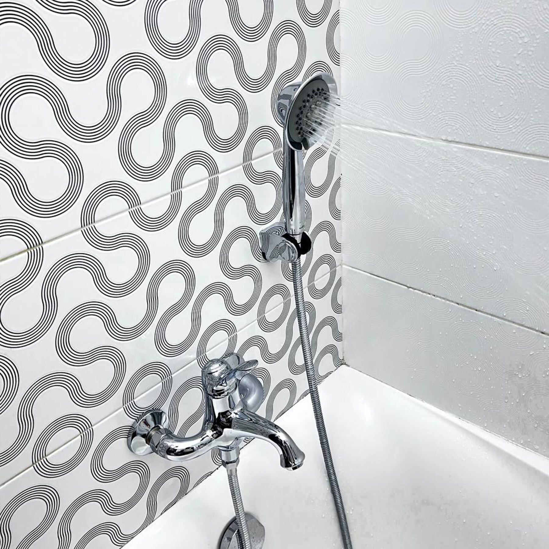 Смеситель для ванны и душа из латуни с лейкой и шлангом V413531 цвет хром от бренда Vieir