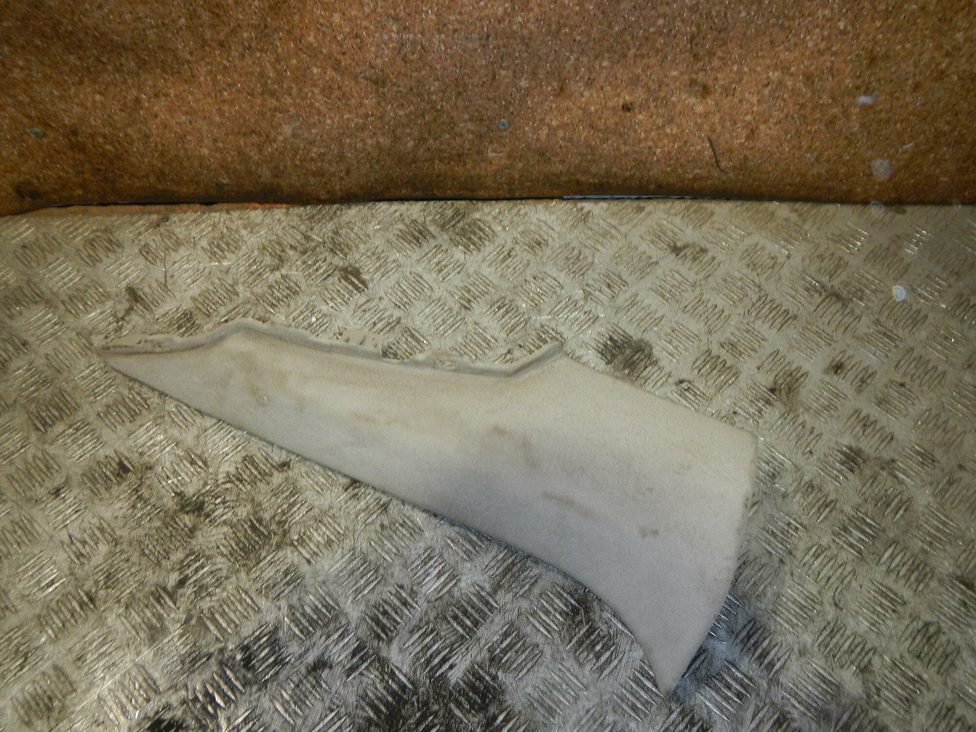 Б/У Обшивка стойки задней правой, Ford (Форд)-FOCUS 2 (05-08) FORD FOCUS 2 (05-08) Верхняя, купе. Грязная. 435651 FORD ар...