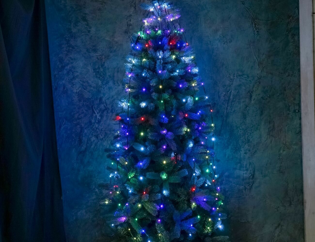 Декоративная светящаяся гирлянда на ёлку ручейки, 210 см, 12 нитей, зелёный микрофлекс, 252 RGB LED-огни, IP44, Kaemingk 496229