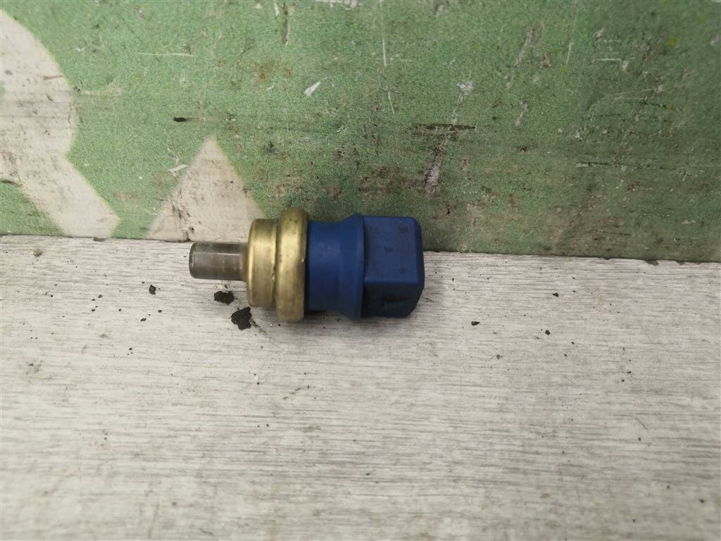 Датчик включения вентилятора VW Passat B5 96-00