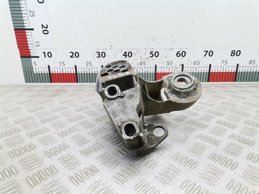 Кронштейн (крепление лапа) двигателя Audi A6 C5 4B0199351D арт. 2199086