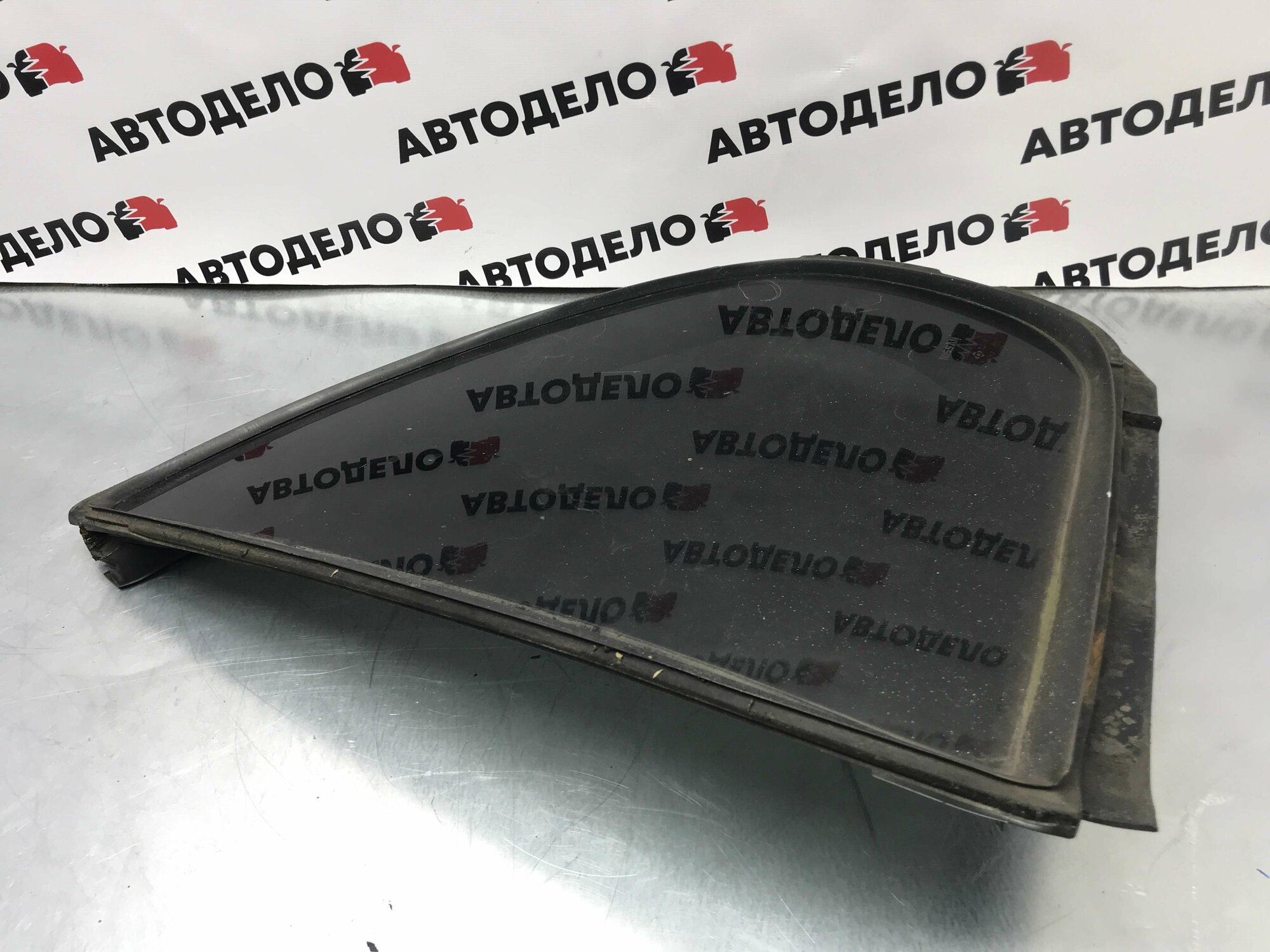 Форточка двери задняя левая Nissan Cefiro 96 г.в