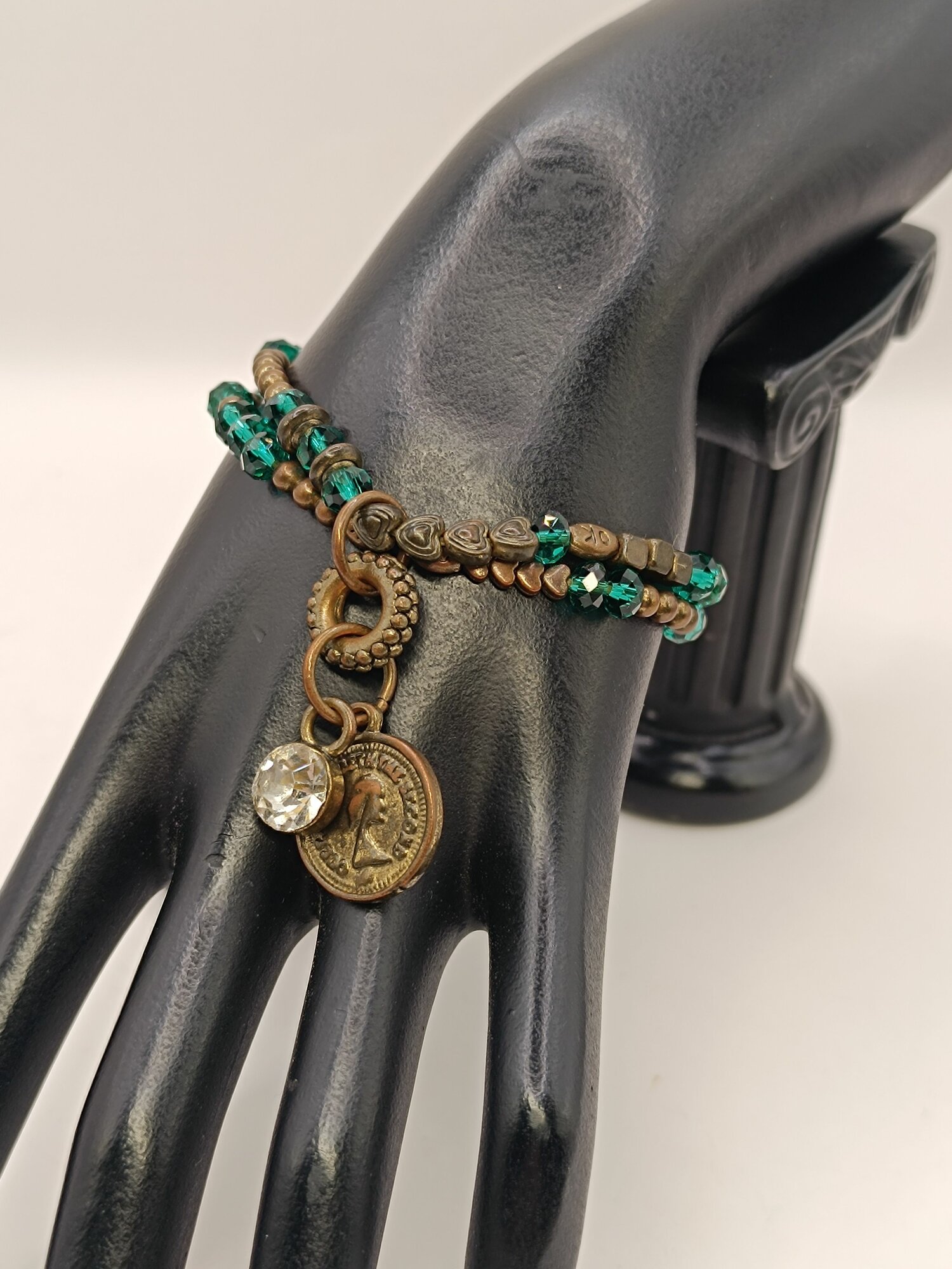 Винтажный браслет с подвесами, длина 18 см.