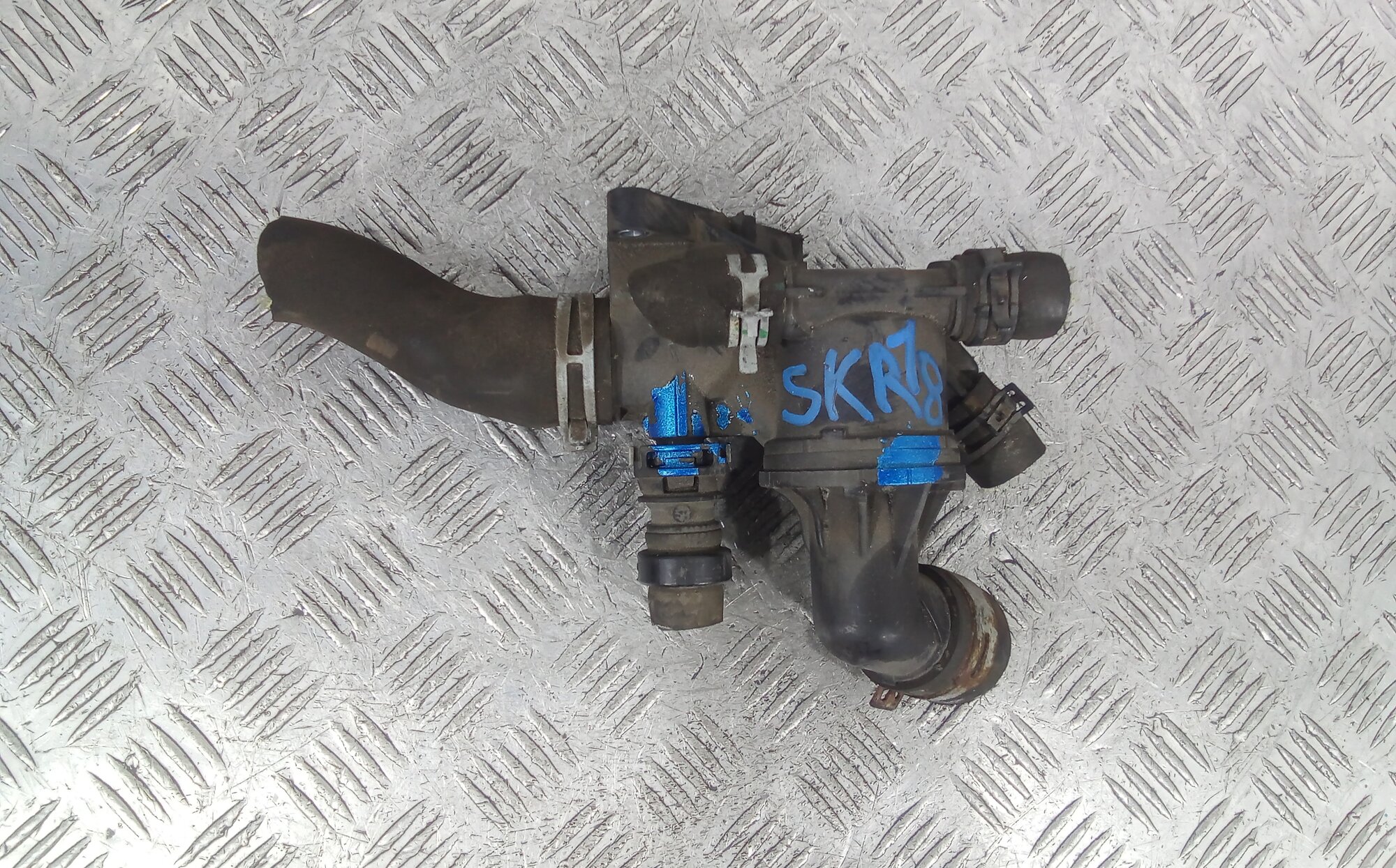 Корпус термостата дизельный NISSAN QASHQAI J10 +2