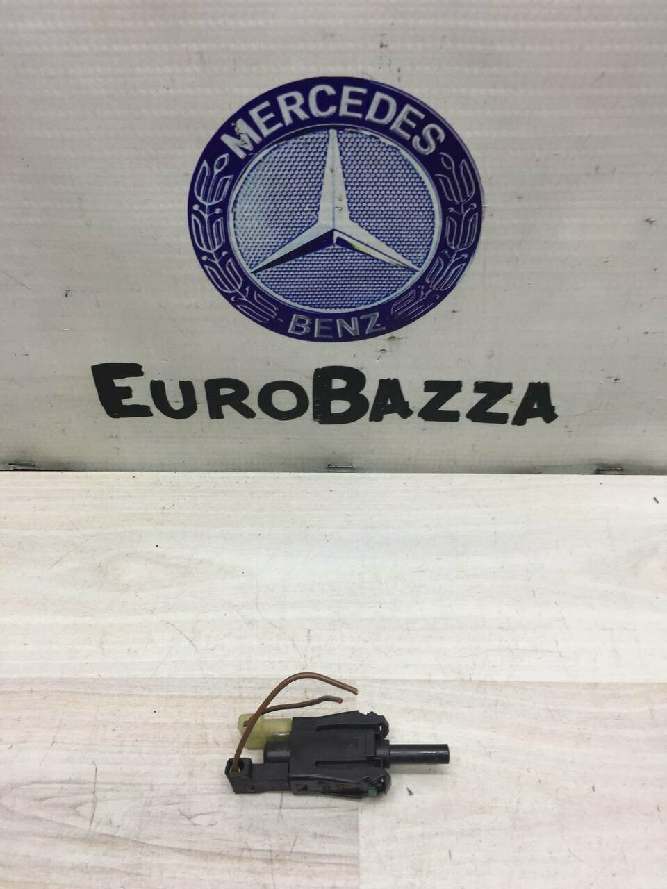 Датчик закрытия дверей Mercedes W203 A0015458714