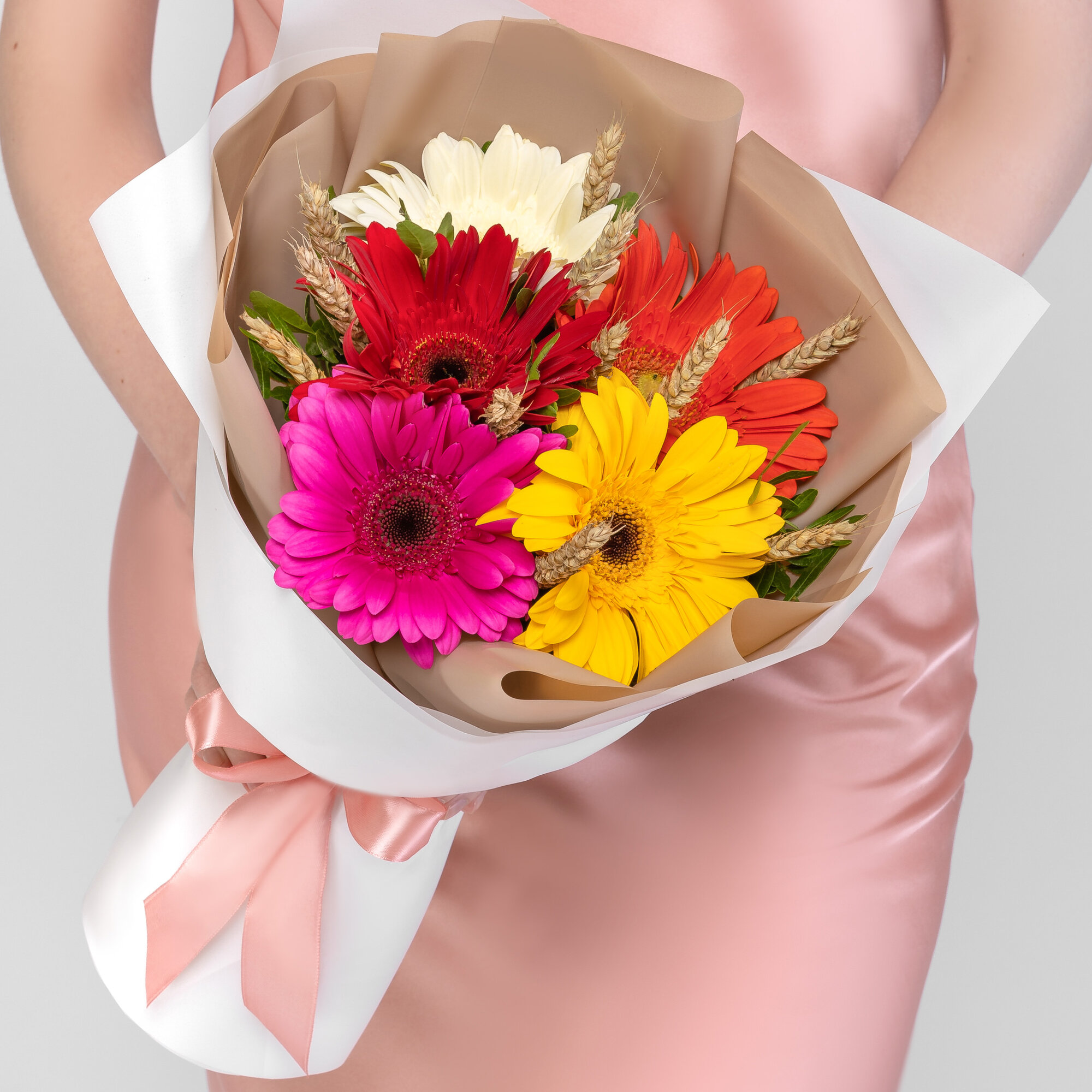 Дуо-Букет Мегацвет24 "Герберы микс и Пшеница", разноцветный, дизайнерская упаковка