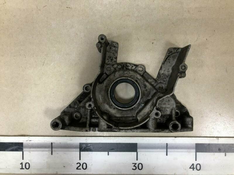 Крышка двигателя передняя Skoda Superb 2002-2008 кат.номер: 038103153F 038103151H