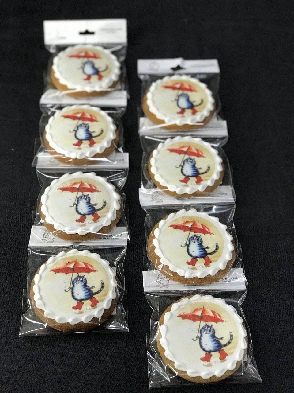 Пряник "Петровский Кееpsake. Сувенирный 1" Кот с зонтом