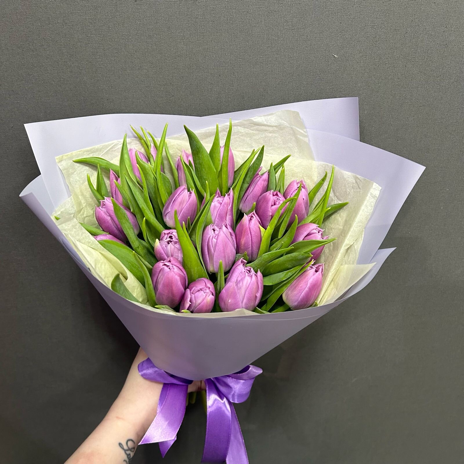 Букет из 19 пионовидных тюльпанов Дабл Прайс