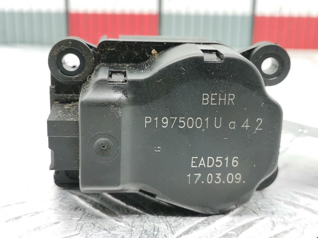 Сервопривод (электропривод моторчик привода) заслонки печки Peugeot 407 P1975001U арт. 1916546