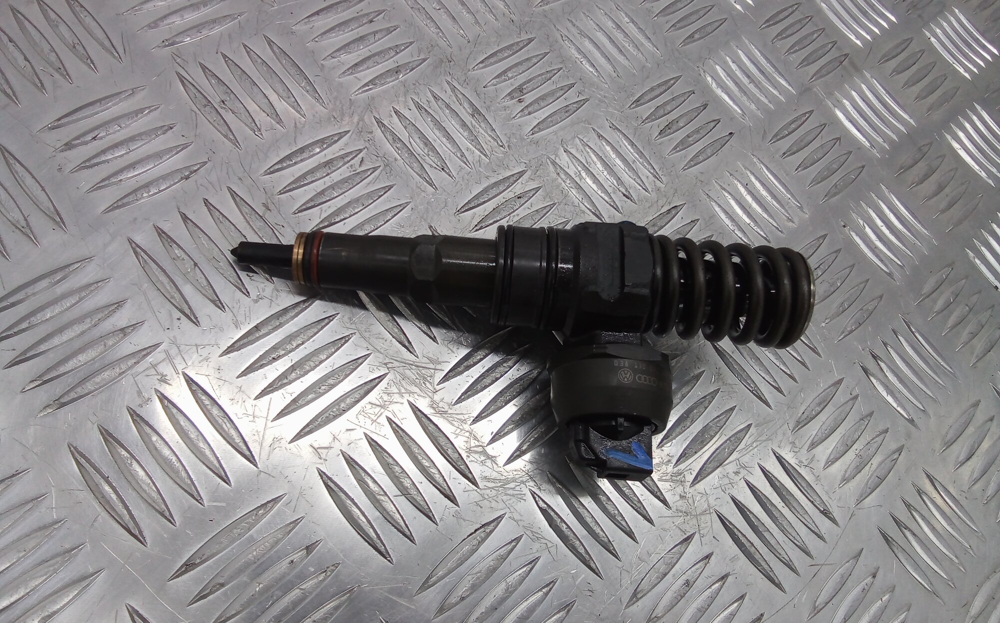 Форсунка дизельная VOLKSWAGEN JETTA 5, Номер 0414720215, PDB016