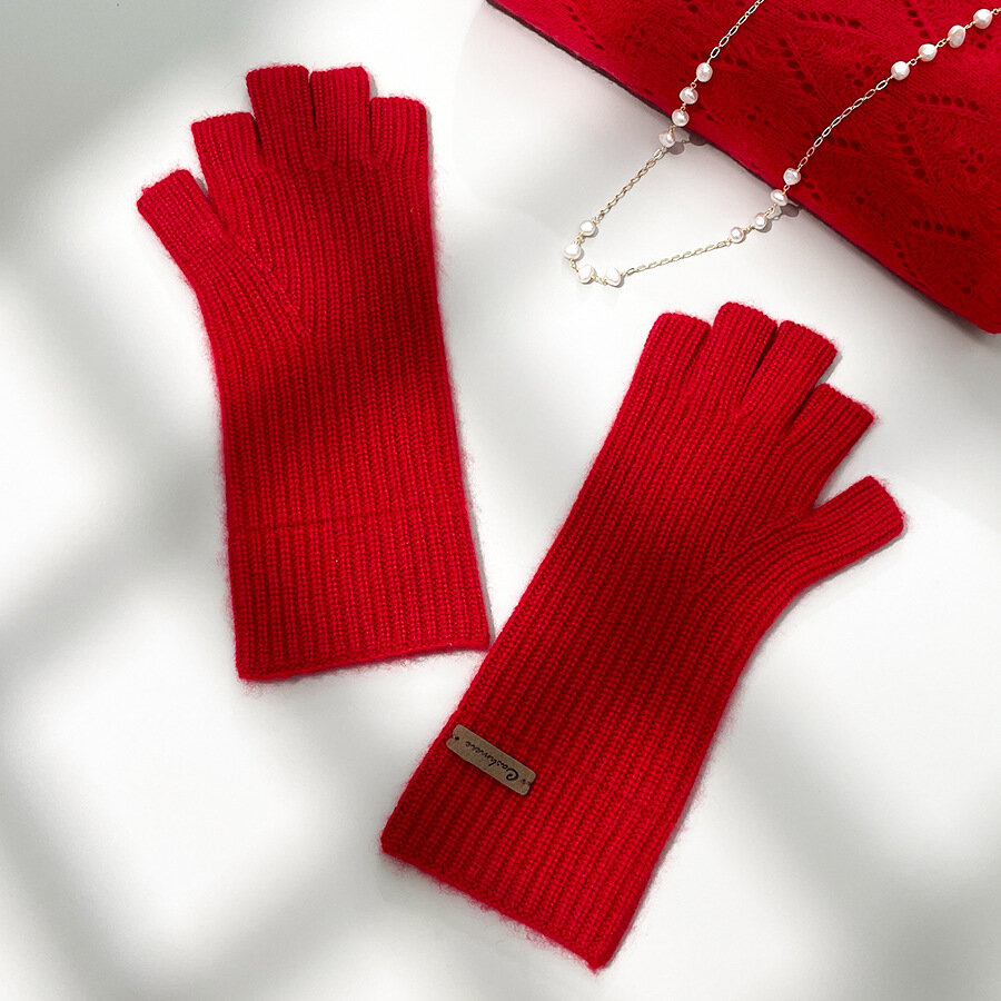 Перчатки для женщин