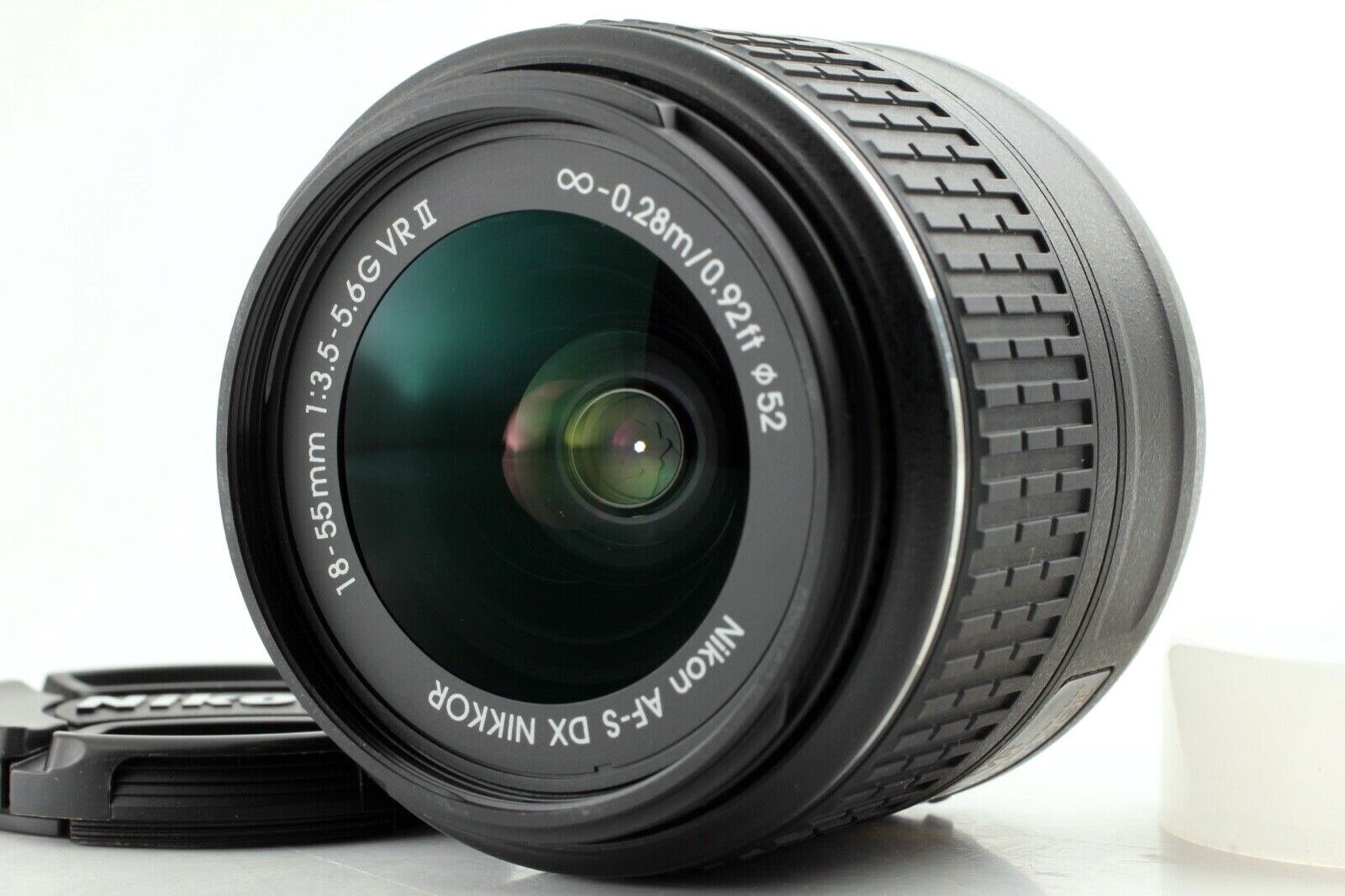 Объектив Nikon 18-55mm f/3.5-5.6G AF-S VR II DX Zoom-Nikkor