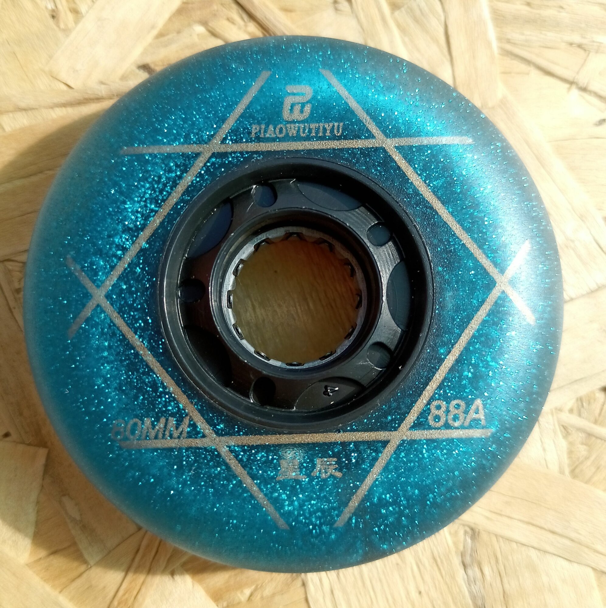 Колеса для роликов 88а Космос светяшки 80мм синего цвета. 8шт.