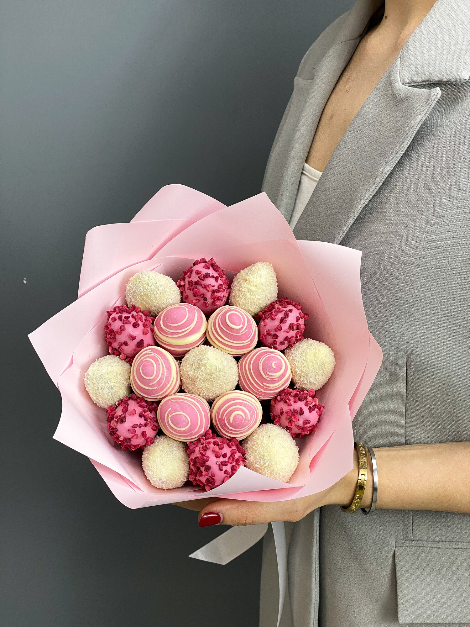 Букет из клубники в шоколаде 19 шт Cuty