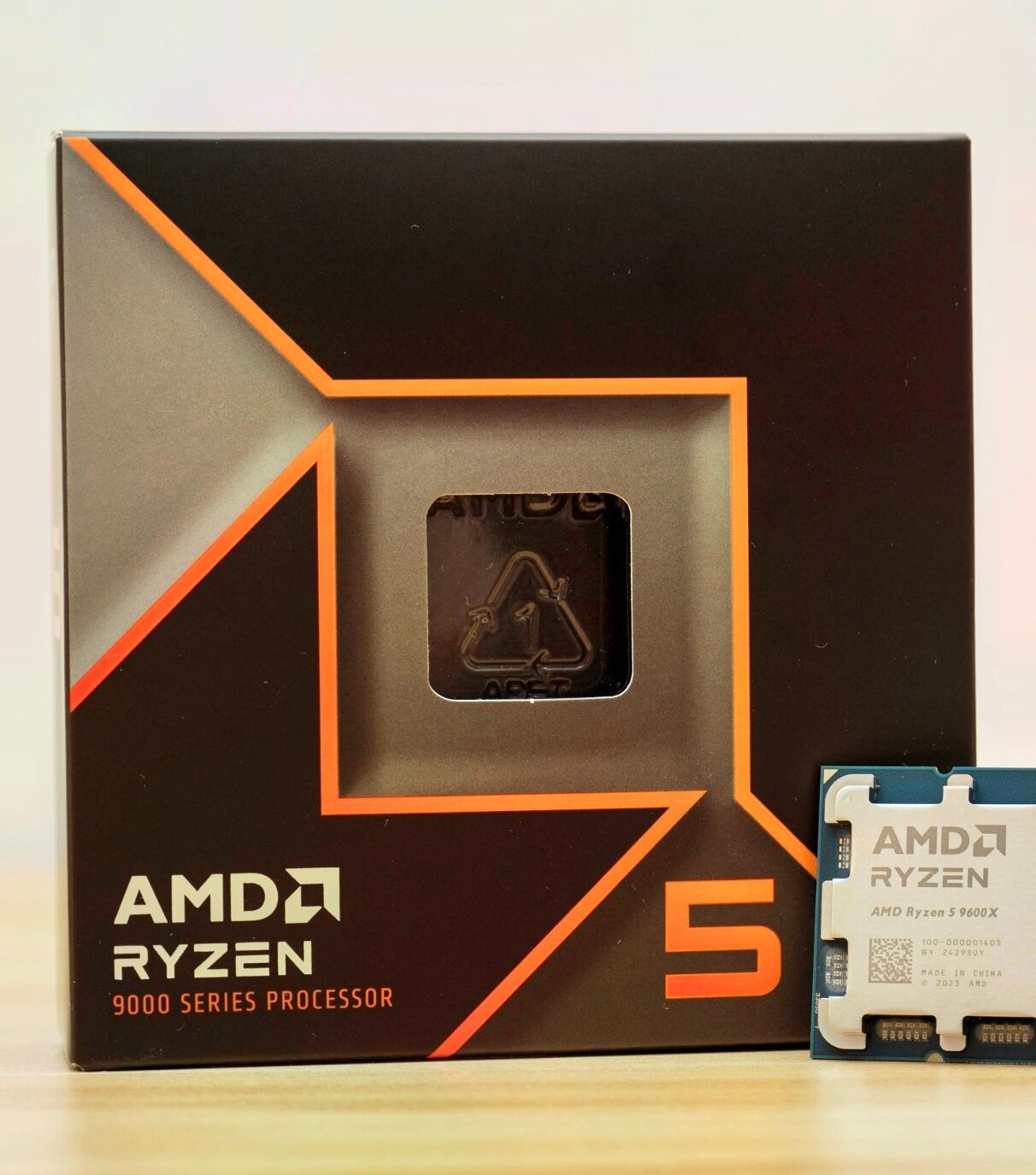 Процессор AMD Ryzen 5 9600X, 3.9 -5.4 ГГц, 6 ядер, 12 потоков, 4hm технологии/65W, Box без кулера, версия CN