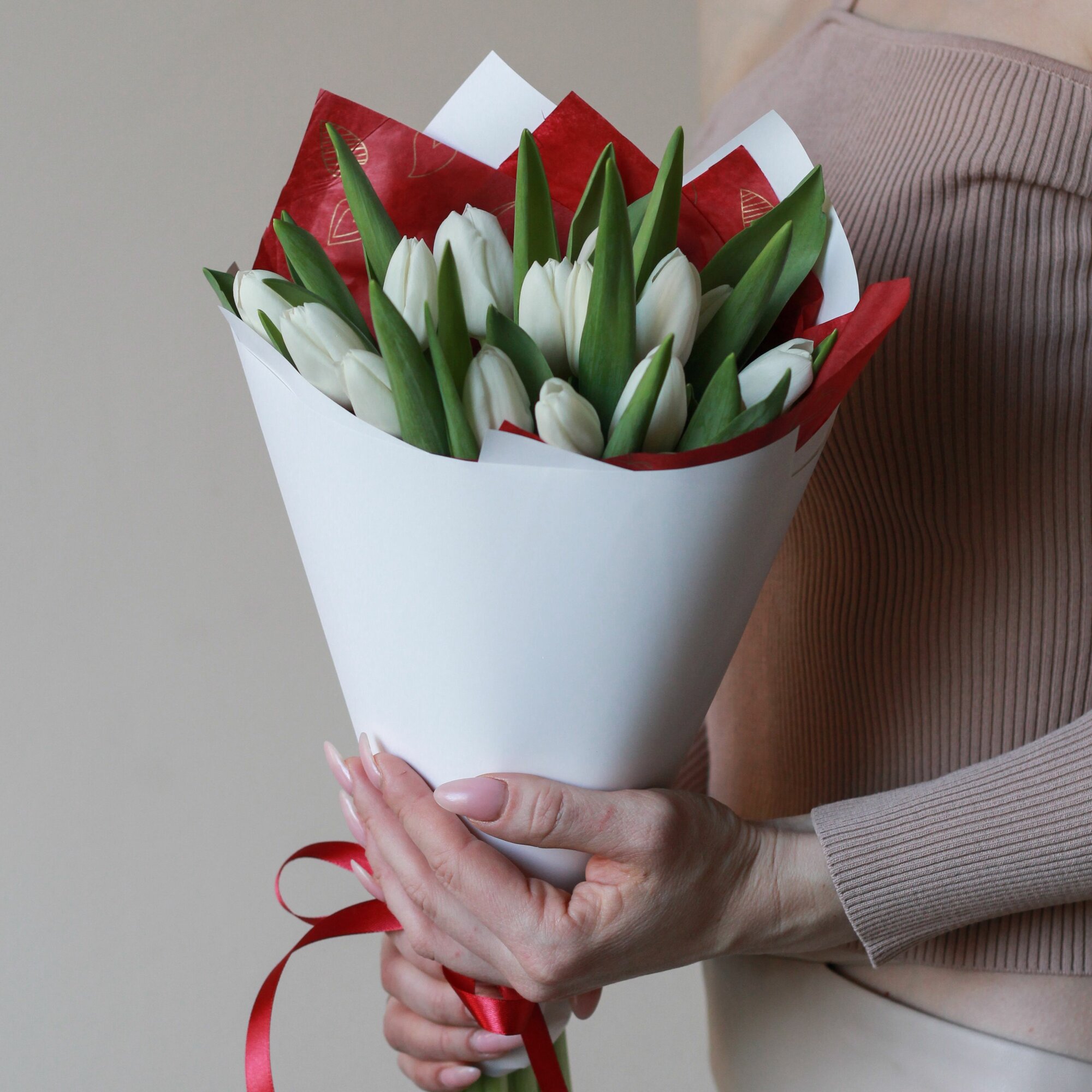 Монобукет Белоснежных тюльпанов. Букет 701 Flowering Palm Белые тюльпаны 15шт