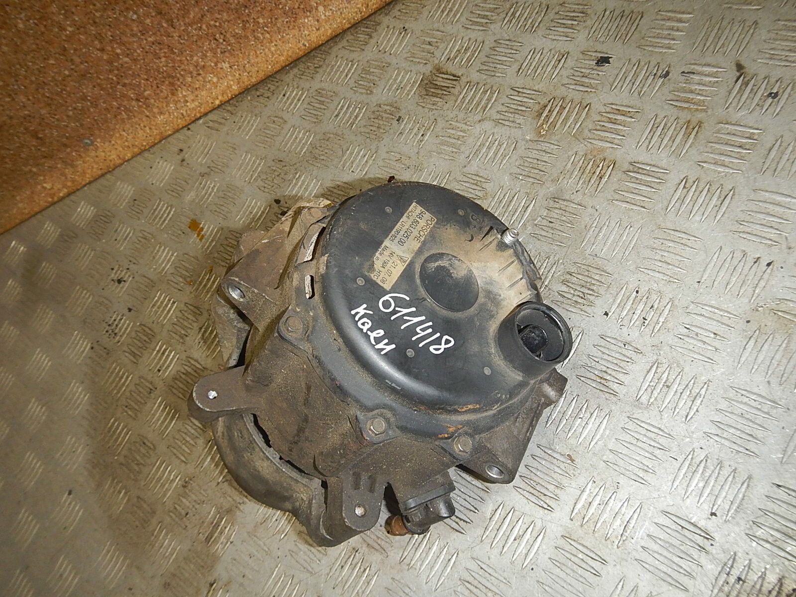 Б/У Генератор, Porsche (Порше)-CAYENNE (03-10) PORSCHE CAYENNE (03-10) 4.8л V8 Без видимых повреждений. 611418 VAG арт. 9...