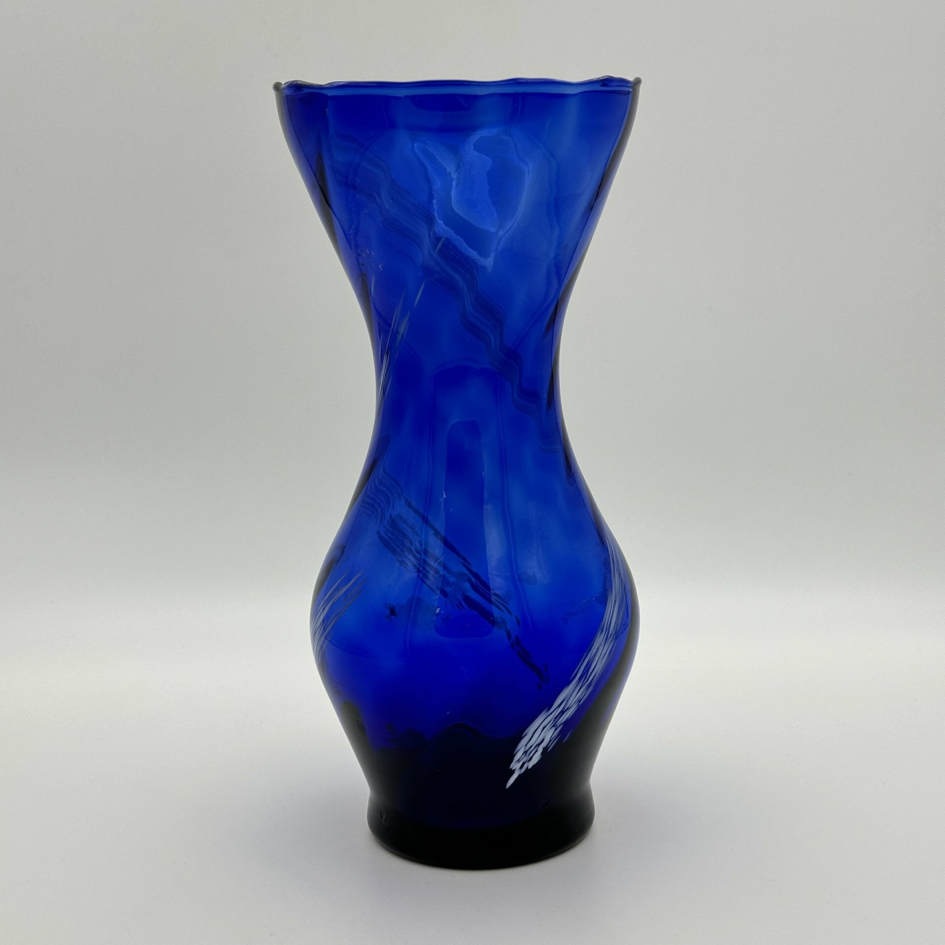 Ваза синяя с белыми вкраплениями, цветное стекло, Западная Европа, 1960-1980 гг.