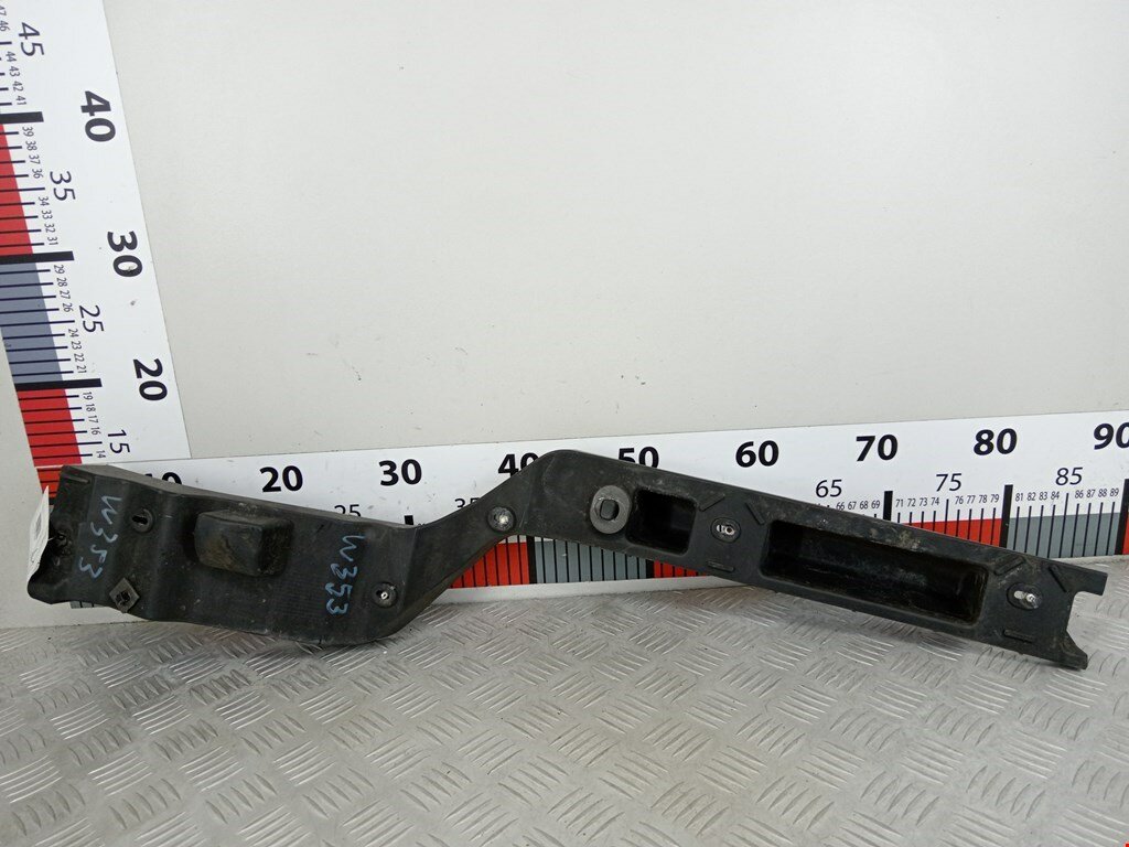 Кронштейн (крепление) переднего бампера левый Ford Focus 2 6N4117E968A арт. 1897994