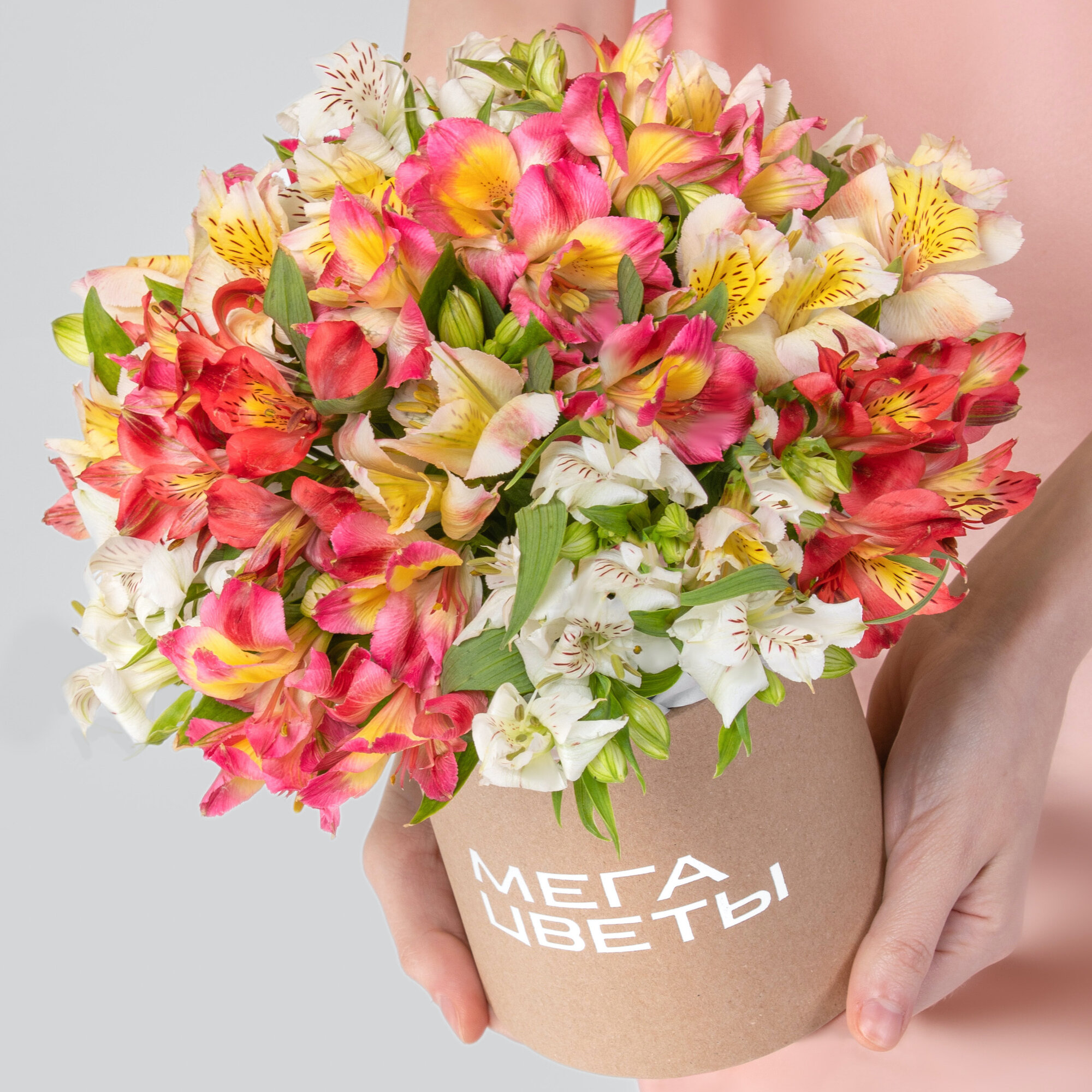 Композиция Мегацвет24 Альстромерии микс, 15 цветов, в коробке