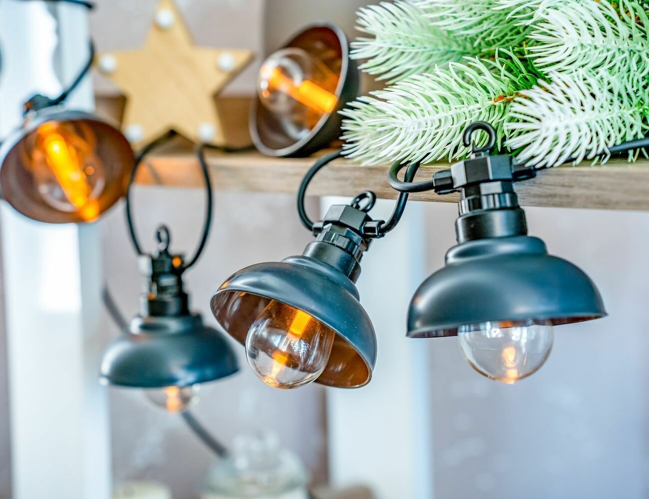 Светодиодная гирлянда ретро-фонарики, 10 экстра тёплых белых LED-огней, 5 м, коннектор, чёрный провод, уличная, Winter Deco ECO-010-E-IS1-BCCL-A