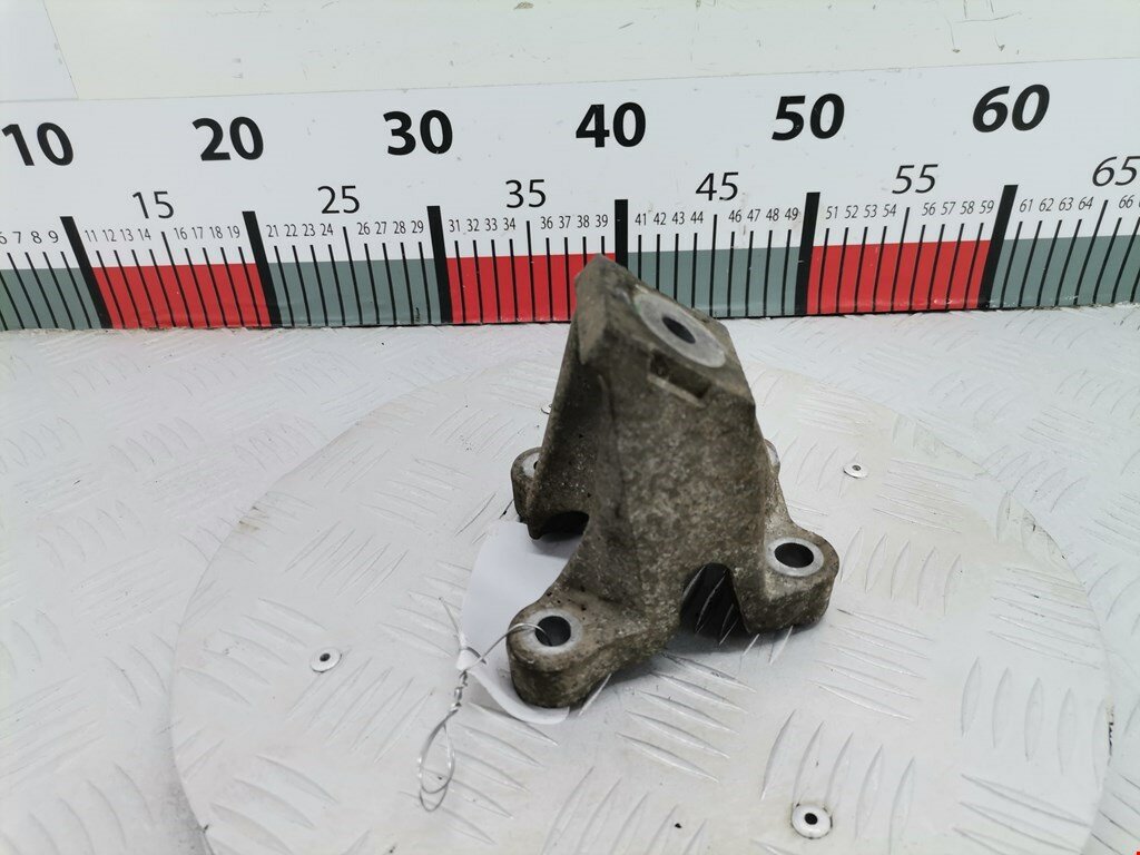 Кронштейн (крепление лапа) двигателя Audi A6 C6 4F0199307AA арт. 1655097