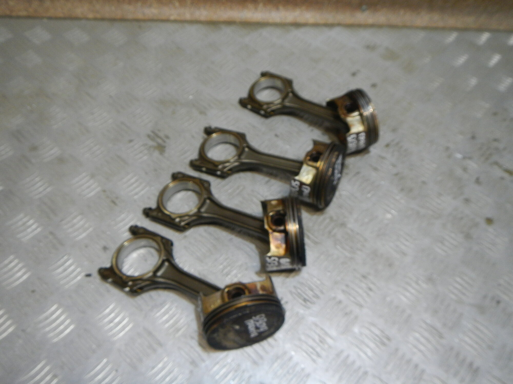 Б/У Поршень с шатуном, ВАЗ (VAZ)-LADA GRANTA (гранта) FL (18-) LADA GRANTA (Гранта) FL (18-) 1,6 8V Без видимых поврежден...