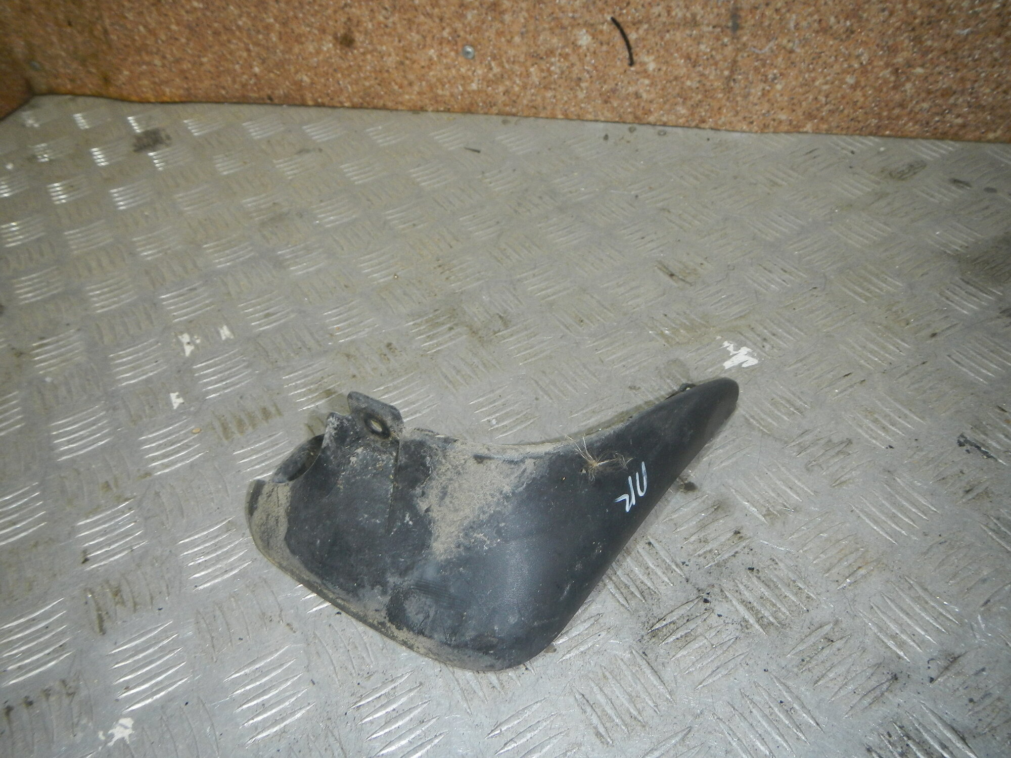 Б/У Брызговик передний правый, Daewoo (Дэу)-GENTRA (13-15) Daewoo GENTRA (13-15) Без повреждений. 572605 GENERAL MOTORS ...