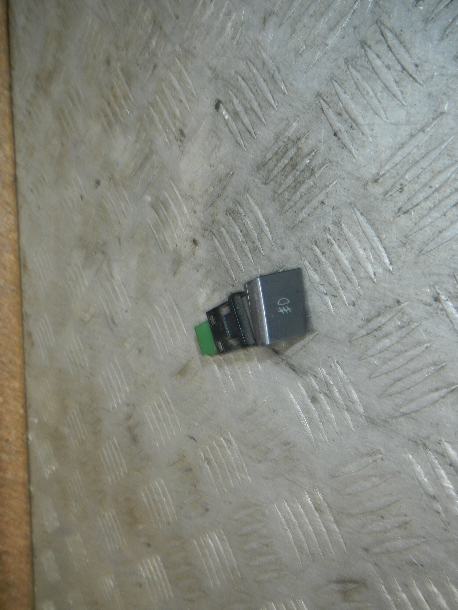 Б/У Кнопка противотуманки, Chery (Чери)-INDIS (11-15) Chery INDIS (11-15) Передних. Без видимых повреждений. 534130 CHERY...